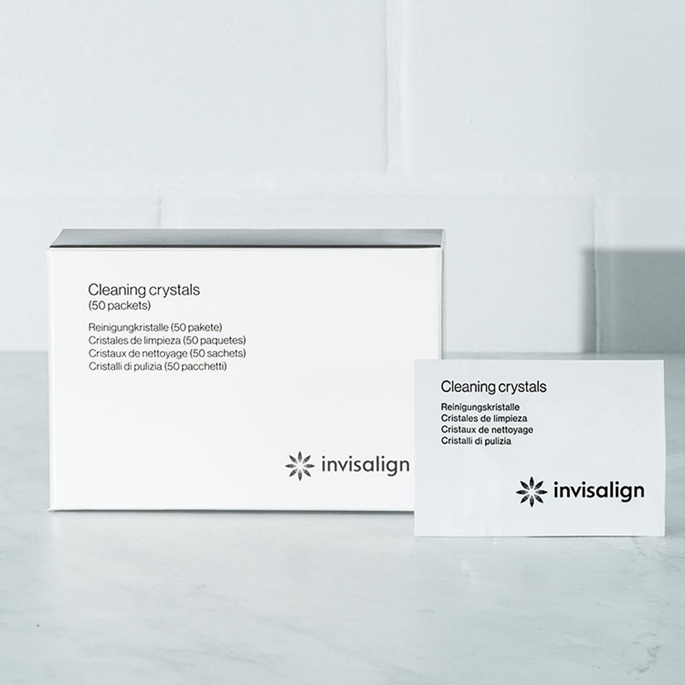 Invisalign™ Cristalli Di Pulizia Per Allineatori E Fermi – Invisalign Italy